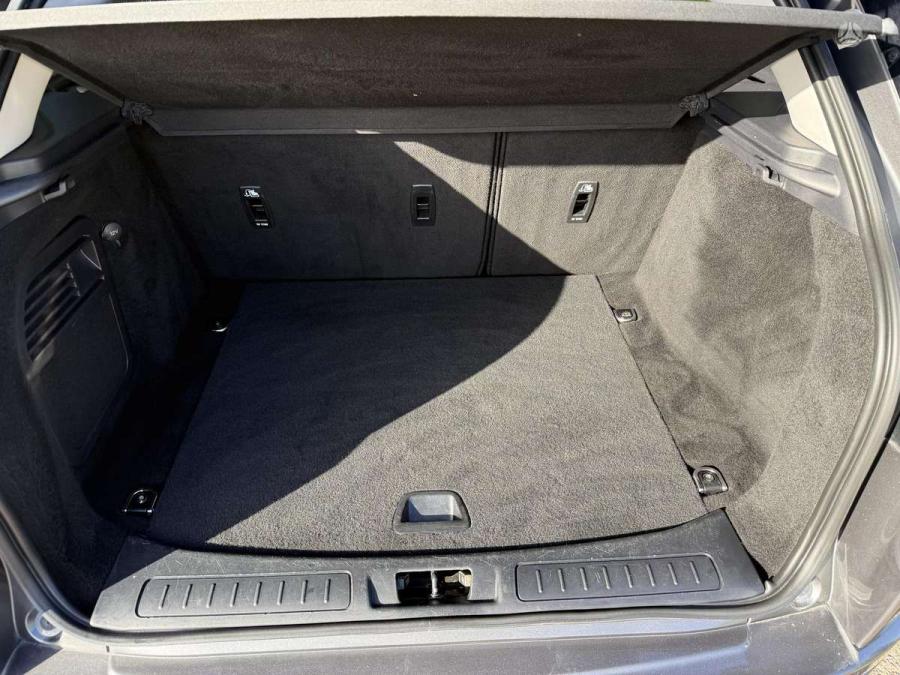 Pelēks Land Rover Range Rover Evoque 2016 Tauragė, ar dzinēja tilpumu 2.00 L un nobraukumu 160 tūkst. km par 9600 €, foto 20 vietnē AUTOMOTO.COM.LV