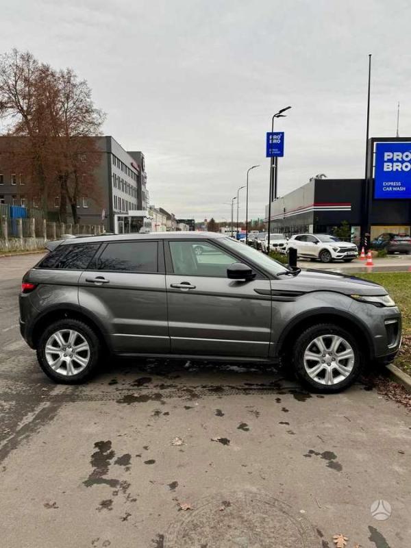 Pelēks Land Rover Range Rover Evoque 2017 Kauņa, ar dzinēja tilpumu 2.00 L un nobraukumu 163 tūkst. km par 13300 €, foto 2 vietnē AUTOMOTO.COM.LV