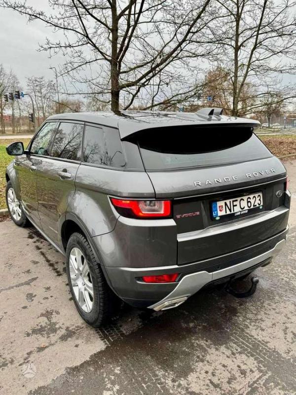 Pelēks Land Rover Range Rover Evoque 2017 Kauņa, ar dzinēja tilpumu 2.00 L un nobraukumu 163 tūkst. km par 13300 €, foto 4 vietnē AUTOMOTO.COM.LV