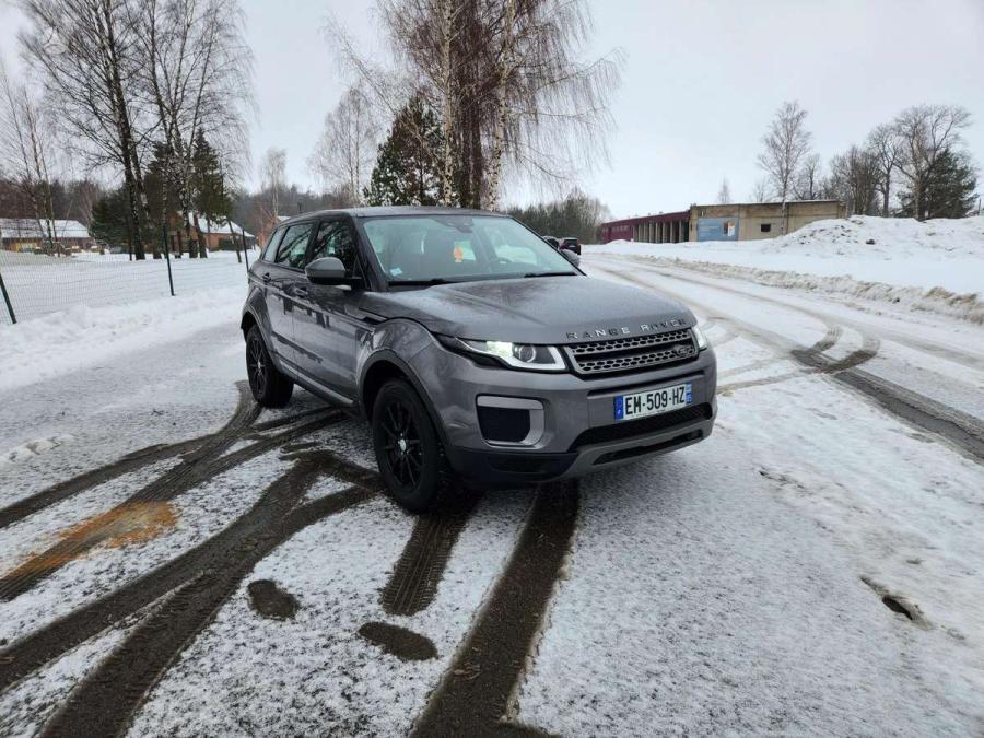 Grey Land Rover Range Rover Evoque 2017 in Taurage, with an engine capacity of 2.00 L and mileage of 180 thousand km for 7999 €, photo 2 on AUTOMOTO.COM.LV