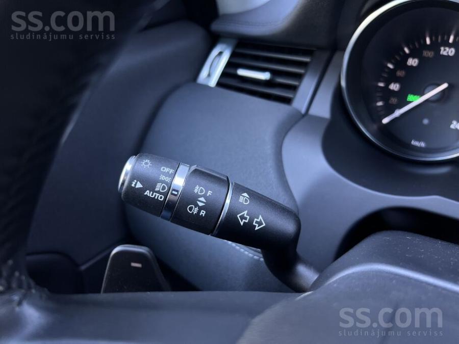 Pelēks Land Rover Range Rover Evoque 2017 Limbaži, ar dzinēja tilpumu 2.00 L un nobraukumu 158 tūkst. km par 13950 €, foto 23 vietnē AUTOMOTO.COM.LV