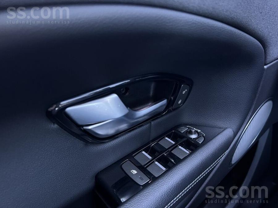 Pelēks Land Rover Range Rover Evoque 2017 Limbaži, ar dzinēja tilpumu 2.00 L un nobraukumu 158 tūkst. km par 13950 €, foto 26 vietnē AUTOMOTO.COM.LV