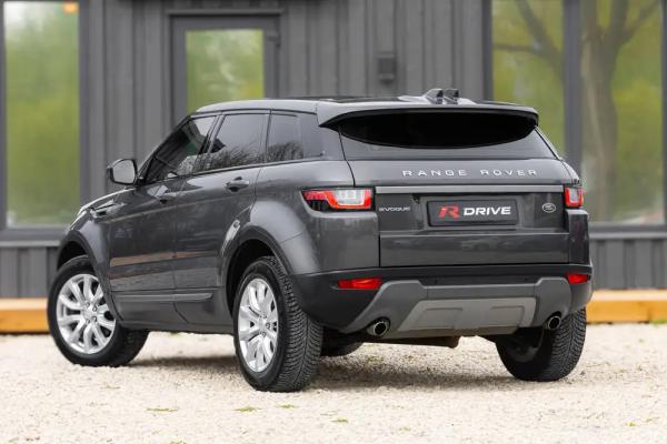 Pelēks Land Rover Range Rover Evoque 2017 Jelgava, ar dzinēja tilpumu 2.00 L un nobraukumu 195 tūkst. km par 10900 €, foto 5 vietnē AUTOMOTO.COM.LV