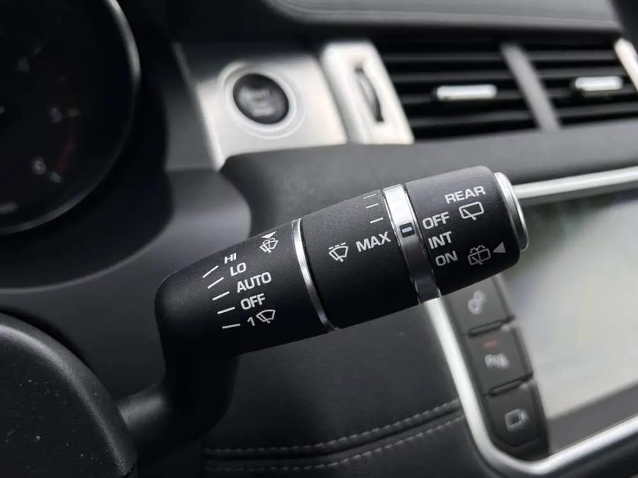 Pelēks Land Rover Range Rover Evoque 2017 Rīga, ar dzinēja tilpumu 2.00 L un nobraukumu 158 tūkst. km par 13950 €, foto 20 vietnē AUTOMOTO.COM.LV