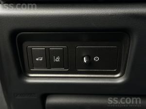 Grey Land Rover Range Rover Evoque 2017 in Riga, with an engine capacity of 2.00 L and mileage of 143 thousand km for 12999 €, photo 11 on AUTOMOTO.COM.LV