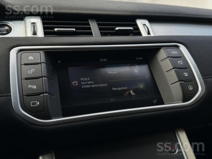 Grey Land Rover Range Rover Evoque 2017 in Riga, with an engine capacity of 2.00 L and mileage of 143 thousand km for 12999 €, photo 16 on AUTOMOTO.COM.LV