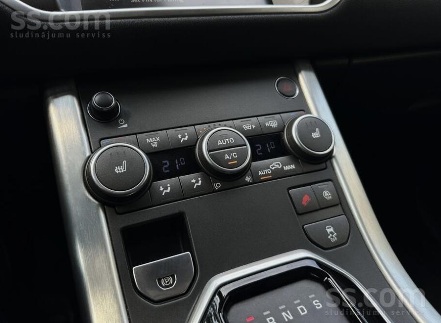 Grey Land Rover Range Rover Evoque 2017 in Riga, with an engine capacity of 2.00 L and mileage of 143 thousand km for 12999 €, photo 17 on AUTOMOTO.COM.LV