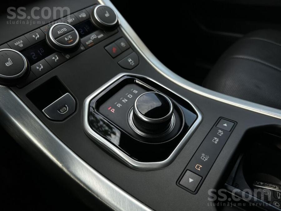 Grey Land Rover Range Rover Evoque 2017 in Riga, with an engine capacity of 2.00 L and mileage of 143 thousand km for 12999 €, photo 18 on AUTOMOTO.COM.LV