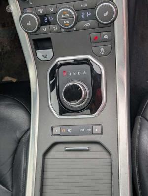 Grey Land Rover Range Rover Evoque 2017 in Taurage, with an engine capacity of 2.00 L and mileage of 180 thousand km for 8850 €, photo 17 on AUTOMOTO.COM.LV