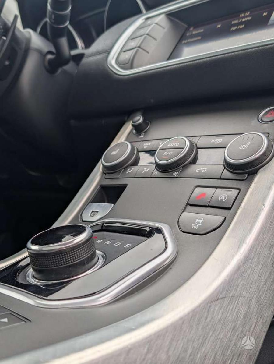 Grey Land Rover Range Rover Evoque 2017 in Taurage, with an engine capacity of 2.00 L and mileage of 180 thousand km for 8850 €, photo 18 on AUTOMOTO.COM.LV