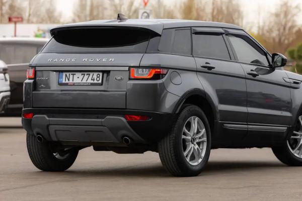 Grey Land Rover Range Rover Evoque 2018 in Jelgava, with an engine capacity of 2.00 L and mileage of 249 thousand km for 9350 €, photo 7 on AUTOMOTO.COM.LV