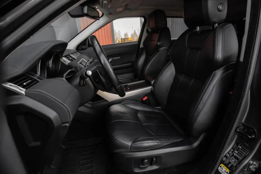 Grey Land Rover Range Rover Evoque 2018 in Jelgava, with an engine capacity of 2.00 L and mileage of 249 thousand km for 9350 €, photo 9 on AUTOMOTO.COM.LV
