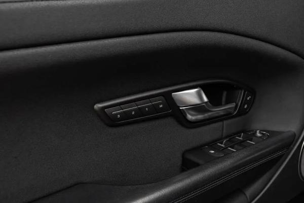 Grey Land Rover Range Rover Evoque 2018 in Jelgava, with an engine capacity of 2.00 L and mileage of 249 thousand km for 9350 €, photo 9 on AUTOMOTO.COM.LV