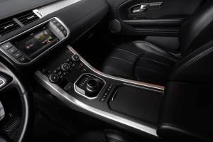 Grey Land Rover Range Rover Evoque 2018 in Jelgava, with an engine capacity of 2.00 L and mileage of 249 thousand km for 9350 €, photo 12 on AUTOMOTO.COM.LV