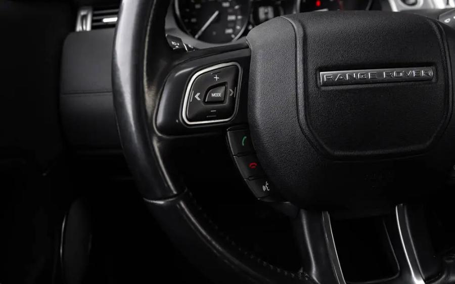 Grey Land Rover Range Rover Evoque 2018 in Jelgava, with an engine capacity of 2.00 L and mileage of 249 thousand km for 9350 €, photo 19 on AUTOMOTO.COM.LV