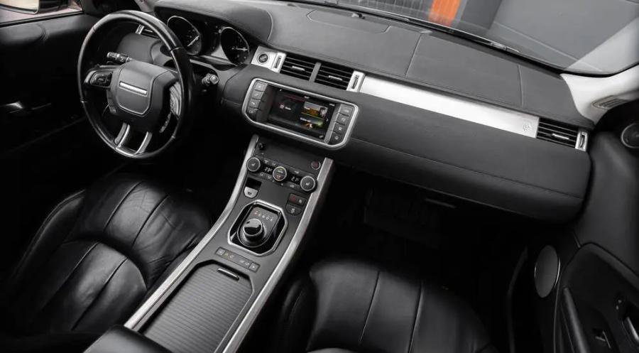 Grey Land Rover Range Rover Evoque 2018 in Jelgava, with an engine capacity of 2.00 L and mileage of 249 thousand km for 9350 €, photo 21 on AUTOMOTO.COM.LV