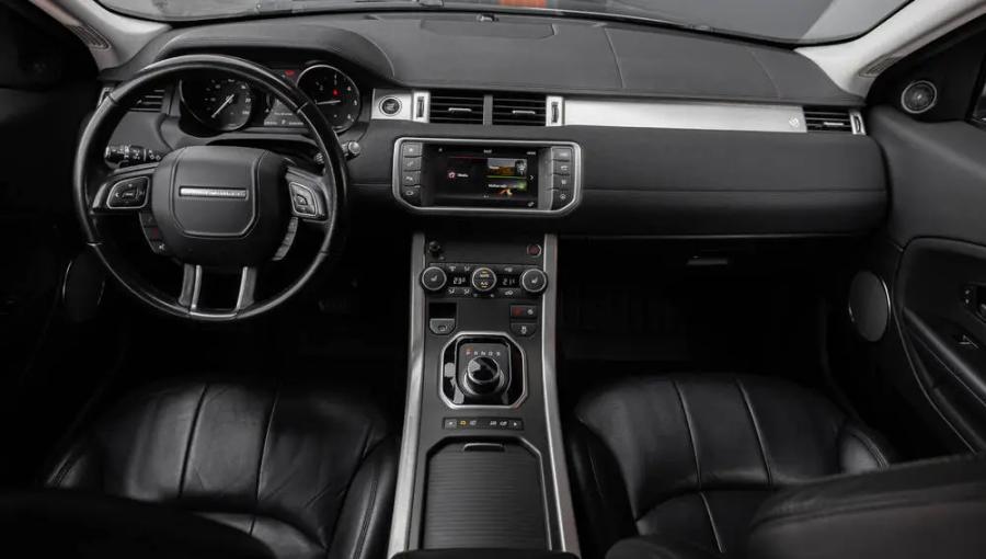 Grey Land Rover Range Rover Evoque 2018 in Jelgava, with an engine capacity of 2.00 L and mileage of 249 thousand km for 9350 €, photo 22 on AUTOMOTO.COM.LV