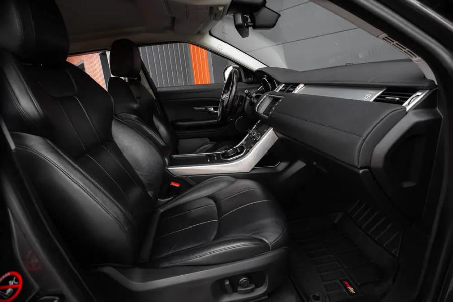 Grey Land Rover Range Rover Evoque 2018 in Jelgava, with an engine capacity of 2.00 L and mileage of 249 thousand km for 9350 €, photo 25 on AUTOMOTO.COM.LV