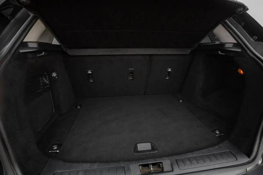 Grey Land Rover Range Rover Evoque 2018 in Jelgava, with an engine capacity of 2.00 L and mileage of 249 thousand km for 9350 €, photo 27 on AUTOMOTO.COM.LV
