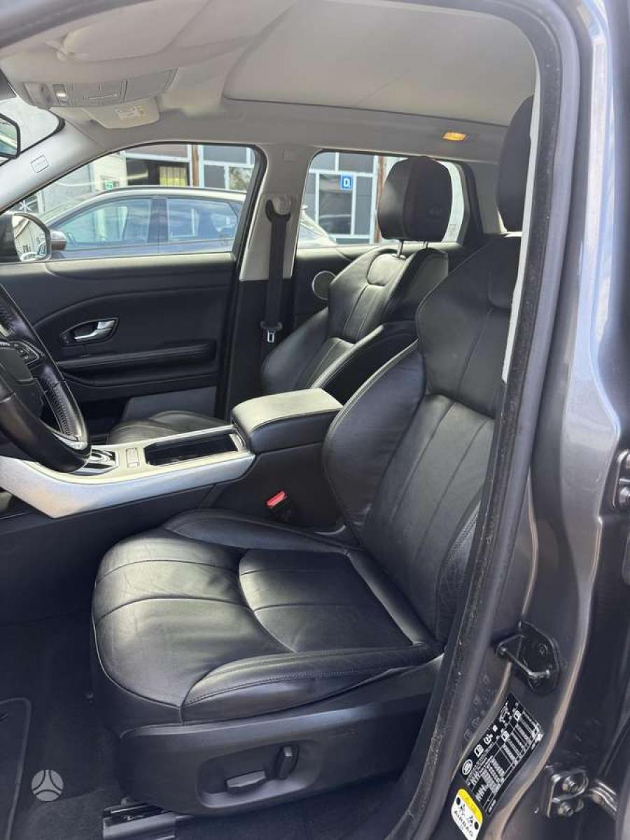 Pelēks Land Rover Range Rover Evoque 2018 Telšiai, ar dzinēja tilpumu 2.00 L un nobraukumu 150 tūkst. km par 13500 €, foto 6 vietnē AUTOMOTO.COM.LV