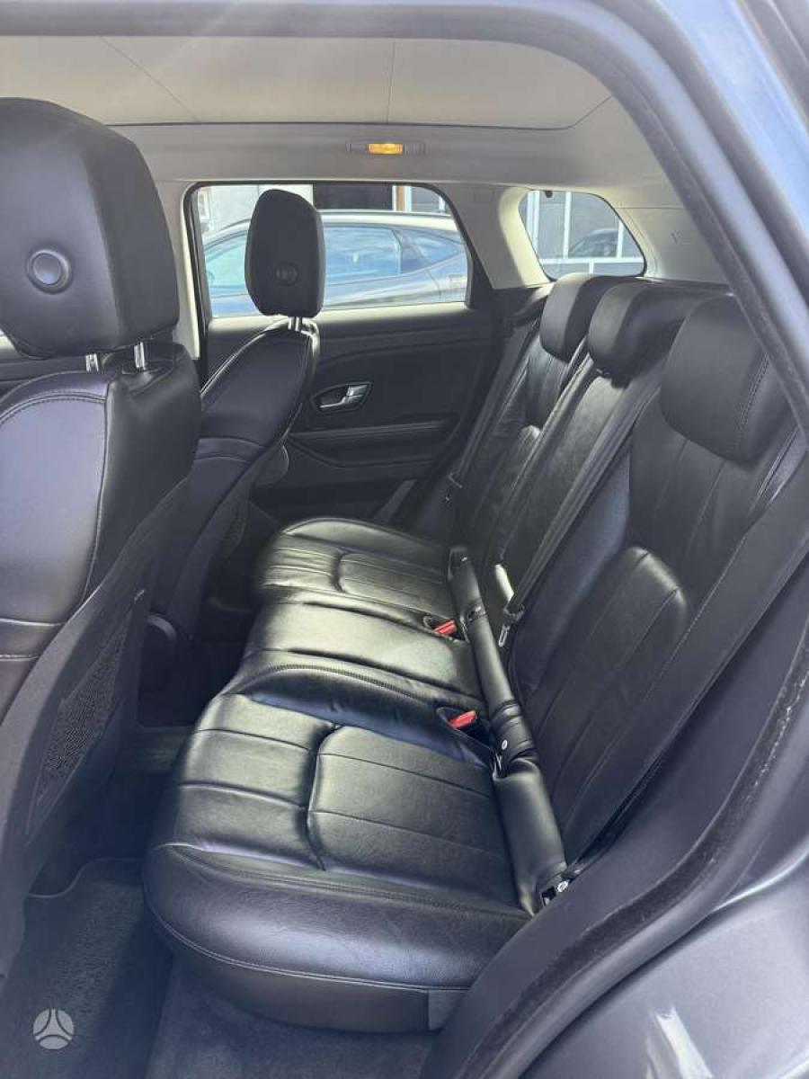 Pelēks Land Rover Range Rover Evoque 2018 Telšiai, ar dzinēja tilpumu 2.00 L un nobraukumu 150 tūkst. km par 13500 €, foto 7 vietnē AUTOMOTO.COM.LV