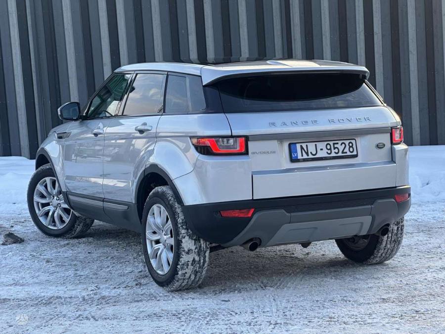 Grey Land Rover Range Rover Evoque 2019 in Siauliai, with an engine capacity of 2.00 L and mileage of 98 thousand km for 15700 €, photo 2 on AUTOMOTO.COM.LV