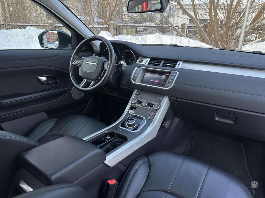 Grey Land Rover Range Rover Evoque 2019 in Siauliai, with an engine capacity of 2.00 L and mileage of 98 thousand km for 15700 €, photo 9 on AUTOMOTO.COM.LV