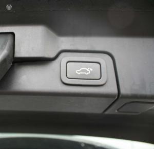 Grey Land Rover Range Rover Evoque 2019 in Kaunas, with an engine capacity of 2.00 L and mileage of 180 thousand km for 13700 €, photo 22 on AUTOMOTO.COM.LV