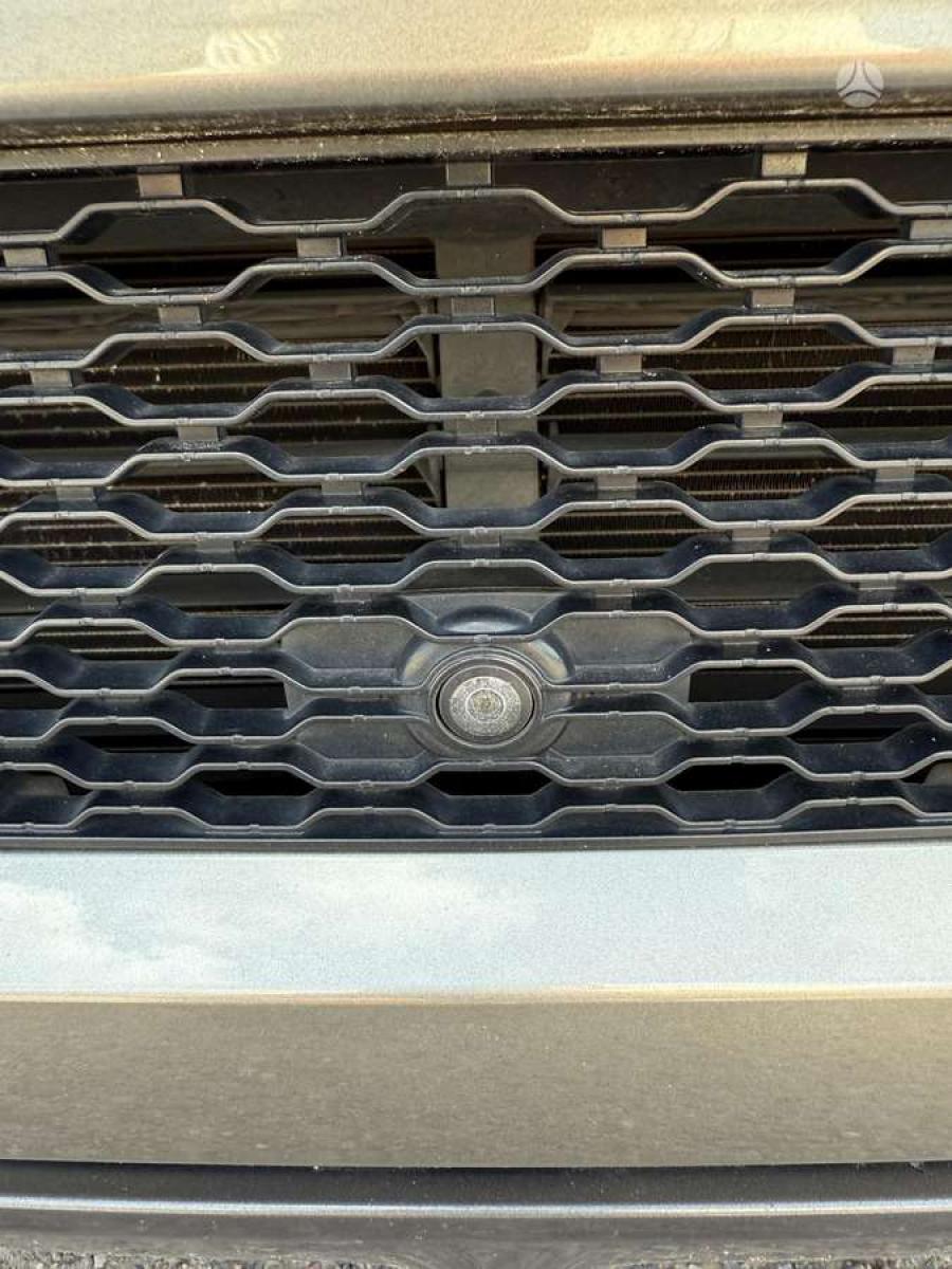 Grey Land Rover Range Rover Evoque 2019 in Utena, with an engine capacity of 2.00 L and mileage of 187 thousand km for 13700 €, photo 13 on AUTOMOTO.COM.LV
