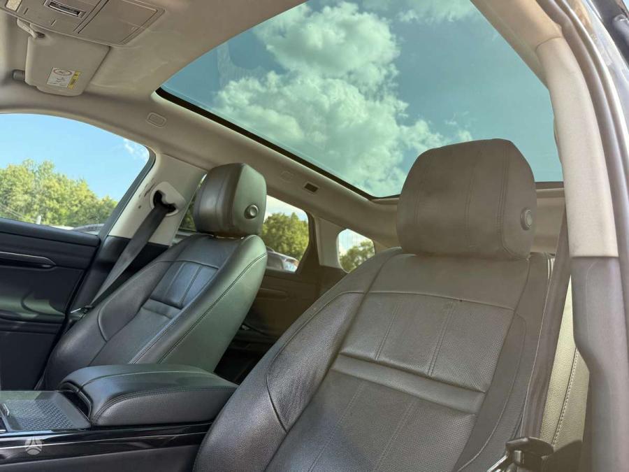 Grey Land Rover Range Rover Evoque 2019 in Utena, with an engine capacity of 2.00 L and mileage of 187 thousand km for 13700 €, photo 17 on AUTOMOTO.COM.LV