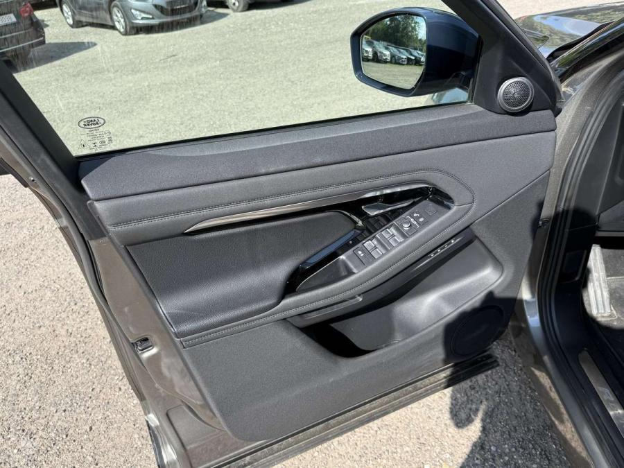 Grey Land Rover Range Rover Evoque 2019 in Utena, with an engine capacity of 2.00 L and mileage of 187 thousand km for 13700 €, photo 18 on AUTOMOTO.COM.LV