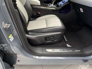 Grey Land Rover Range Rover Evoque 2019 in Vilnius, with an engine capacity of 2.00 L and mileage of 114 thousand km for 24800 €, photo 8 on AUTOMOTO.COM.LV