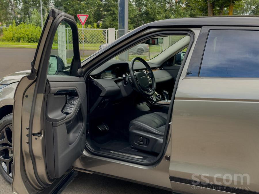 Grey Land Rover Range Rover Evoque 2019 in Daugavpils, with an engine capacity of 2.00 L and mileage of 197 thousand km for 21500 €, photo 5 on AUTOMOTO.COM.LV