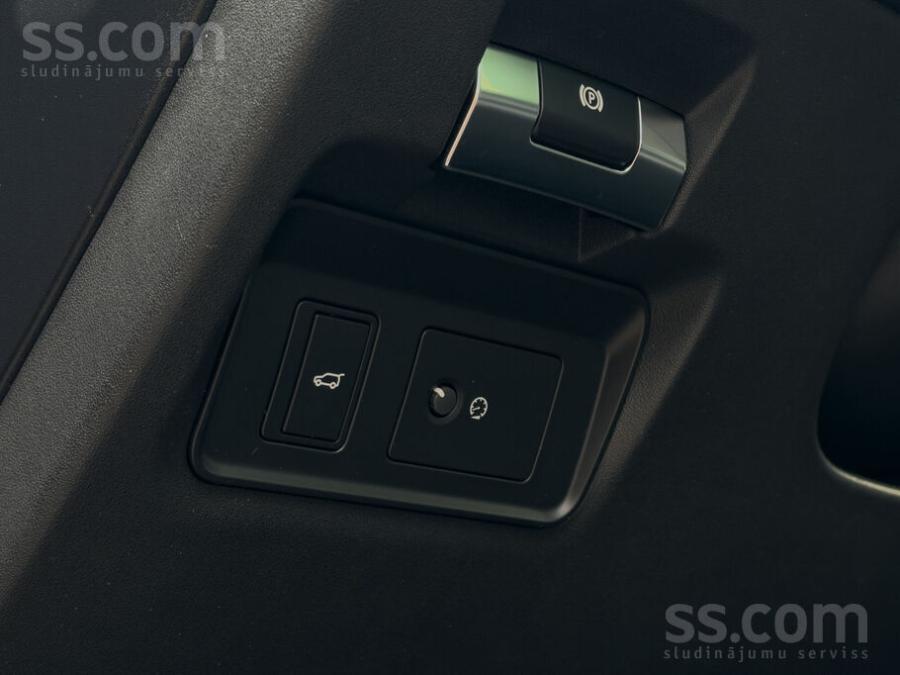 Grey Land Rover Range Rover Evoque 2019 in Daugavpils, with an engine capacity of 2.00 L and mileage of 197 thousand km for 21500 €, photo 8 on AUTOMOTO.COM.LV