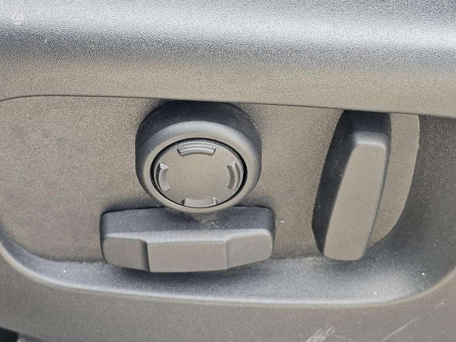 Grey Land Rover Range Rover Evoque 2019 in Taurage, with an engine capacity of 2.00 L and mileage of 238 thousand km for 15200 €, photo 11 on AUTOMOTO.COM.LV