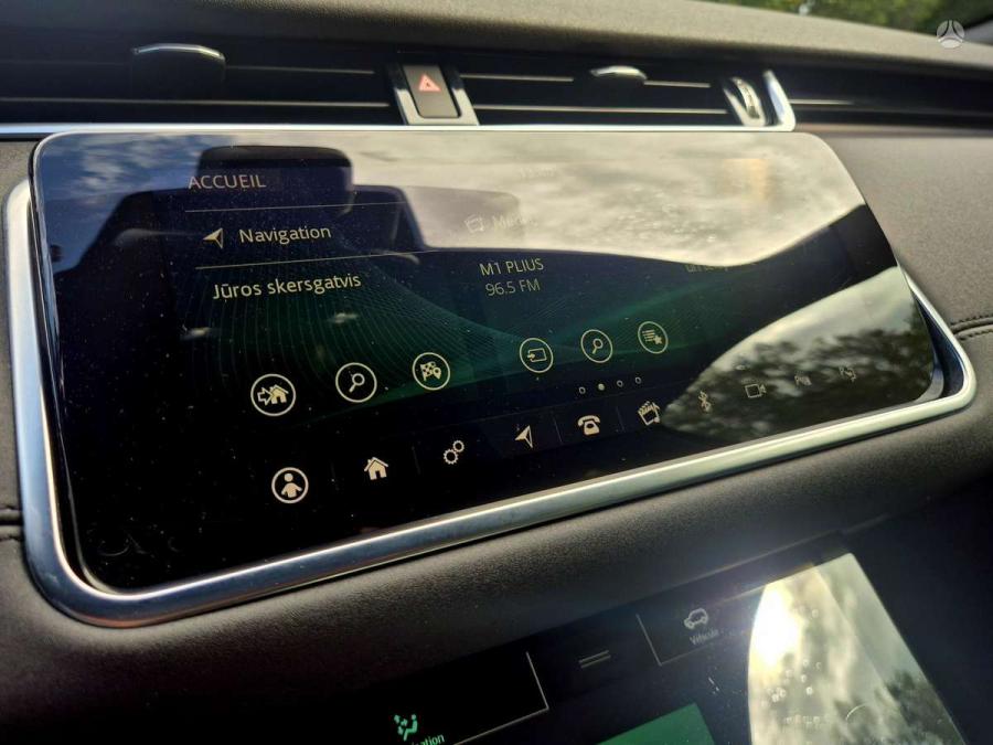 Grey Land Rover Range Rover Evoque 2019 in Taurage, with an engine capacity of 2.00 L and mileage of 157 thousand km for 16900 €, photo 20 on AUTOMOTO.COM.LV
