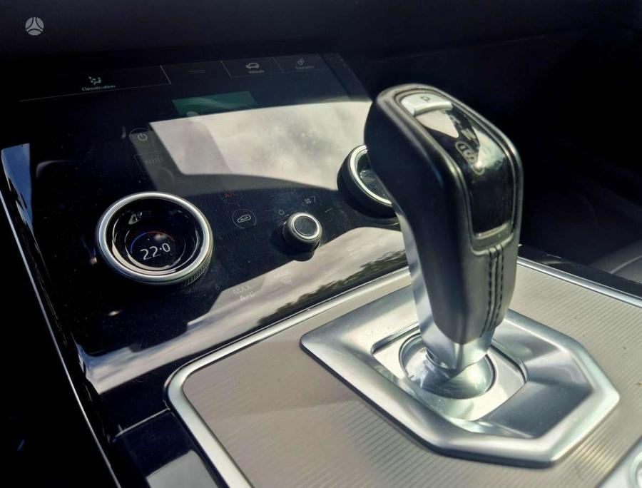 Grey Land Rover Range Rover Evoque 2019 in Taurage, with an engine capacity of 2.00 L and mileage of 157 thousand km for 16900 €, photo 26 on AUTOMOTO.COM.LV