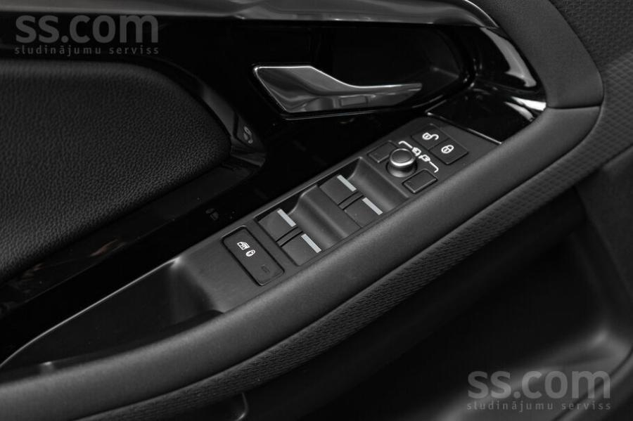 Grey Land Rover Range Rover Evoque 2020 in Riga, with an engine capacity of 2.00 L and mileage of 75 thousand km for 21600 €, photo 16 on AUTOMOTO.COM.LV