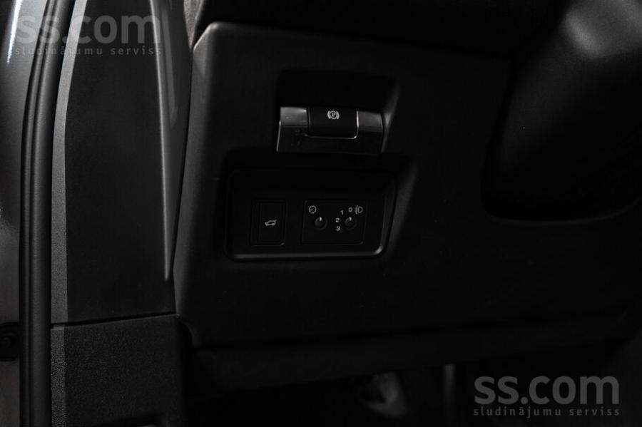 Grey Land Rover Range Rover Evoque 2020 in Riga, with an engine capacity of 2.00 L and mileage of 75 thousand km for 21600 €, photo 19 on AUTOMOTO.COM.LV