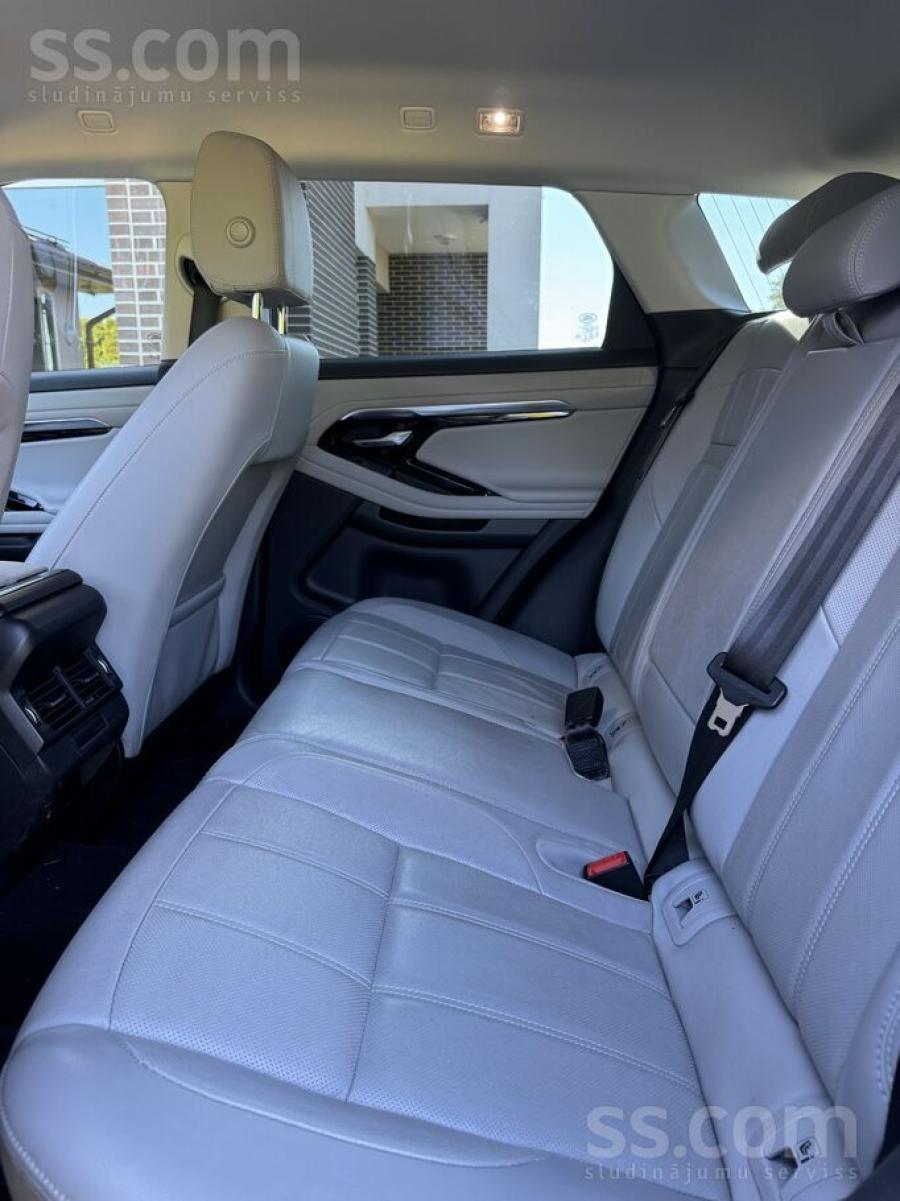 Grey Land Rover Range Rover Evoque 2020 in Ventspils, with an engine capacity of 2.00 L and mileage of 80 thousand km for 21900 €, photo 9 on AUTOMOTO.COM.LV
