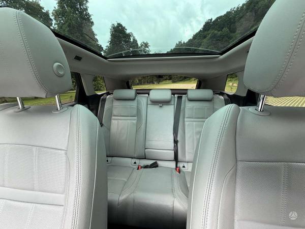 Pelēks Land Rover Range Rover Evoque 2021 Viļņa, ar dzinēja tilpumu 2.00 L un nobraukumu 94 tūkst. km par 30000 €, foto 3 vietnē AUTOMOTO.COM.LV