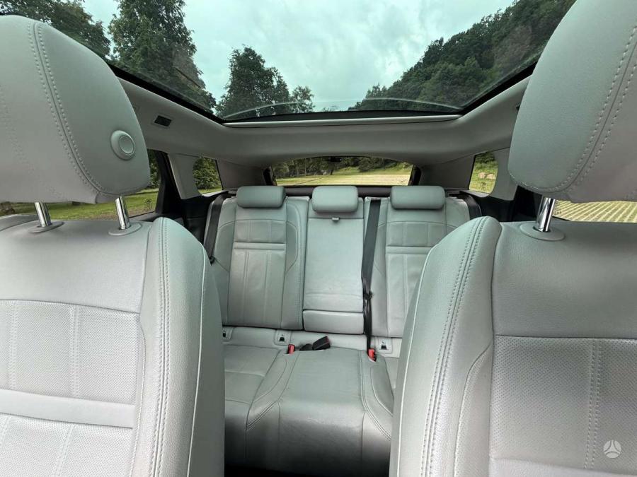Grey Land Rover Range Rover Evoque 2021 in Vilnius, with an engine capacity of 2.00 L and mileage of 94 thousand km for 30000 €, photo 4 on AUTOMOTO.COM.LV