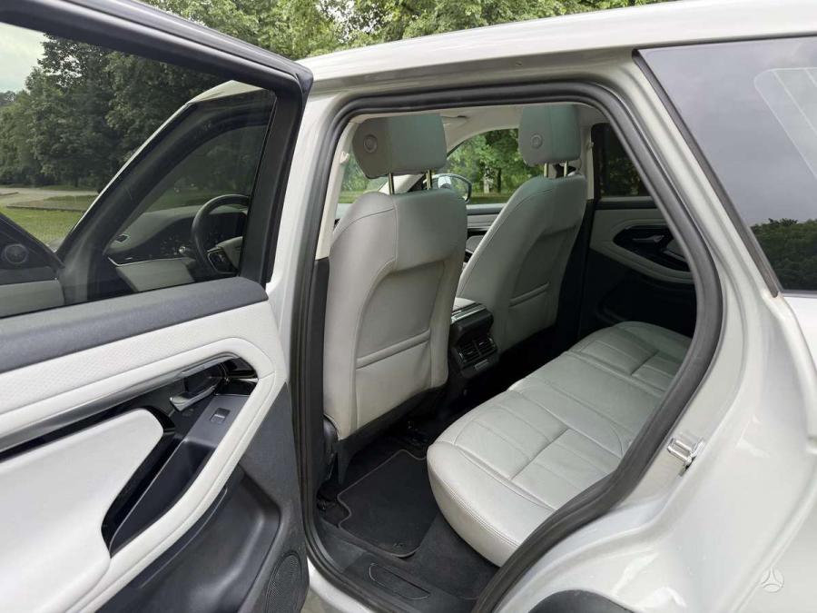 Grey Land Rover Range Rover Evoque 2021 in Vilnius, with an engine capacity of 2.00 L and mileage of 94 thousand km for 30000 €, photo 32 on AUTOMOTO.COM.LV