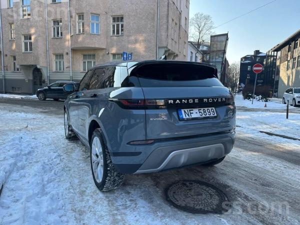 Grey Land Rover Range Rover Evoque 2022 in Riga, with an engine capacity of 2.00 L and mileage of 44 thousand km for 35000 €, photo 5 on AUTOMOTO.COM.LV