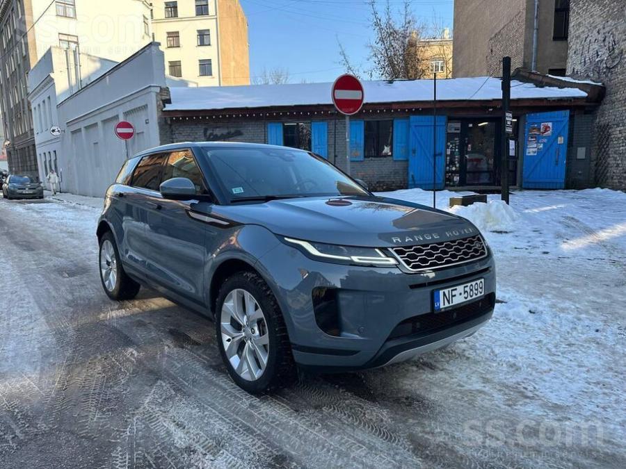 Grey Land Rover Range Rover Evoque 2022 in Riga, with an engine capacity of 2.00 L and mileage of 44 thousand km for 33000 €, photo 4 on AUTOMOTO.COM.LV