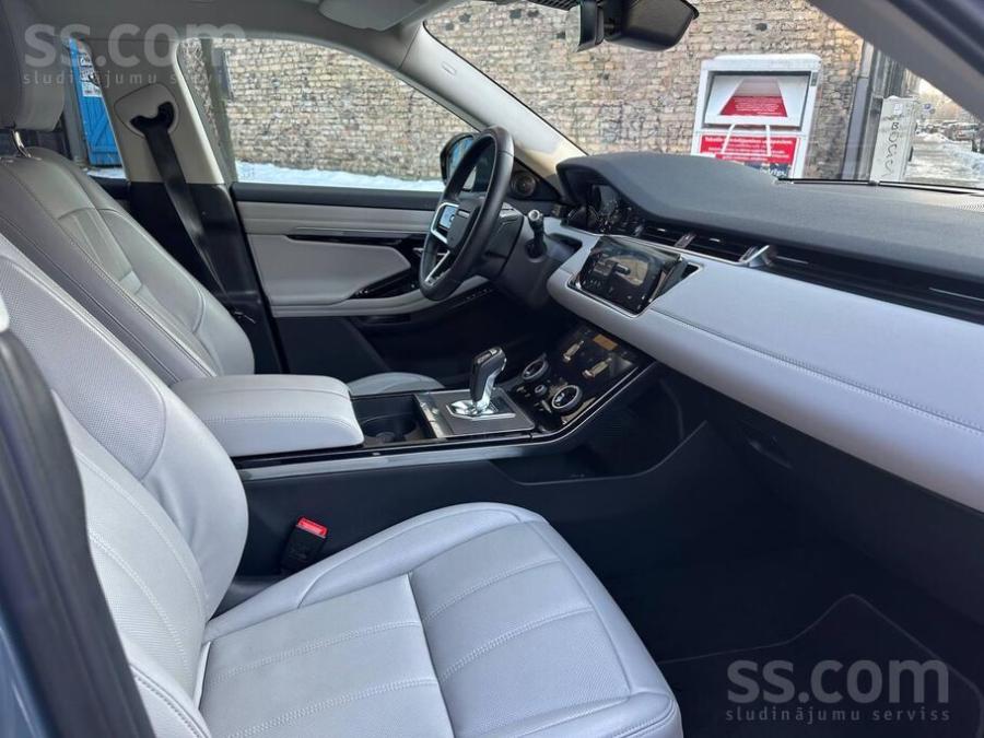 Grey Land Rover Range Rover Evoque 2022 in Riga, with an engine capacity of 2.00 L and mileage of 44 thousand km for 33000 €, photo 11 on AUTOMOTO.COM.LV