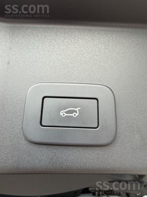 Pelēks Land Rover Range Rover Evoque 2023 Rīga, ar dzinēja tilpumu 2.00 L un nobraukumu 41 tūkst. km par 33900 €, foto 14 vietnē AUTOMOTO.COM.LV