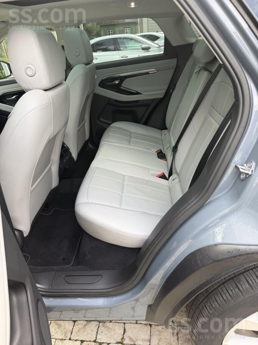 Pelēks Land Rover Range Rover Evoque 2023 Rīga, ar dzinēja tilpumu 2.00 L un nobraukumu 41 tūkst. km par 33900 €, foto 17 vietnē AUTOMOTO.COM.LV