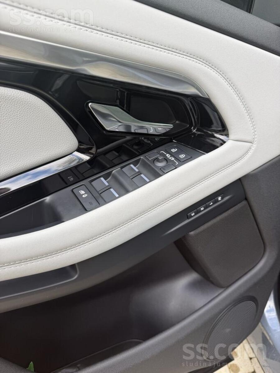 Pelēks Land Rover Range Rover Evoque 2023 Rīga, ar dzinēja tilpumu 2.00 L un nobraukumu 41 tūkst. km par 33900 €, foto 20 vietnē AUTOMOTO.COM.LV