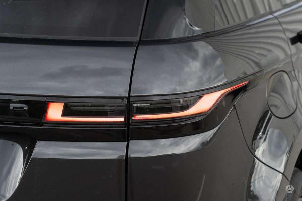 Pelēks Land Rover Range Rover Evoque 2024 Viļņa, ar dzinēja tilpumu 2.00 L un nobraukumu 12 tūkst. km par 44900 €, foto 5 vietnē AUTOMOTO.COM.LV